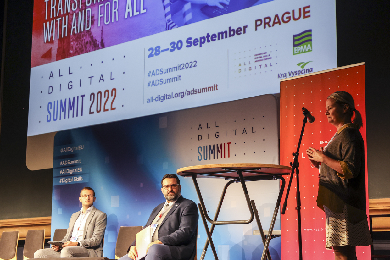 Shaping DIGITAL transformation: new policy actions for people on the ...